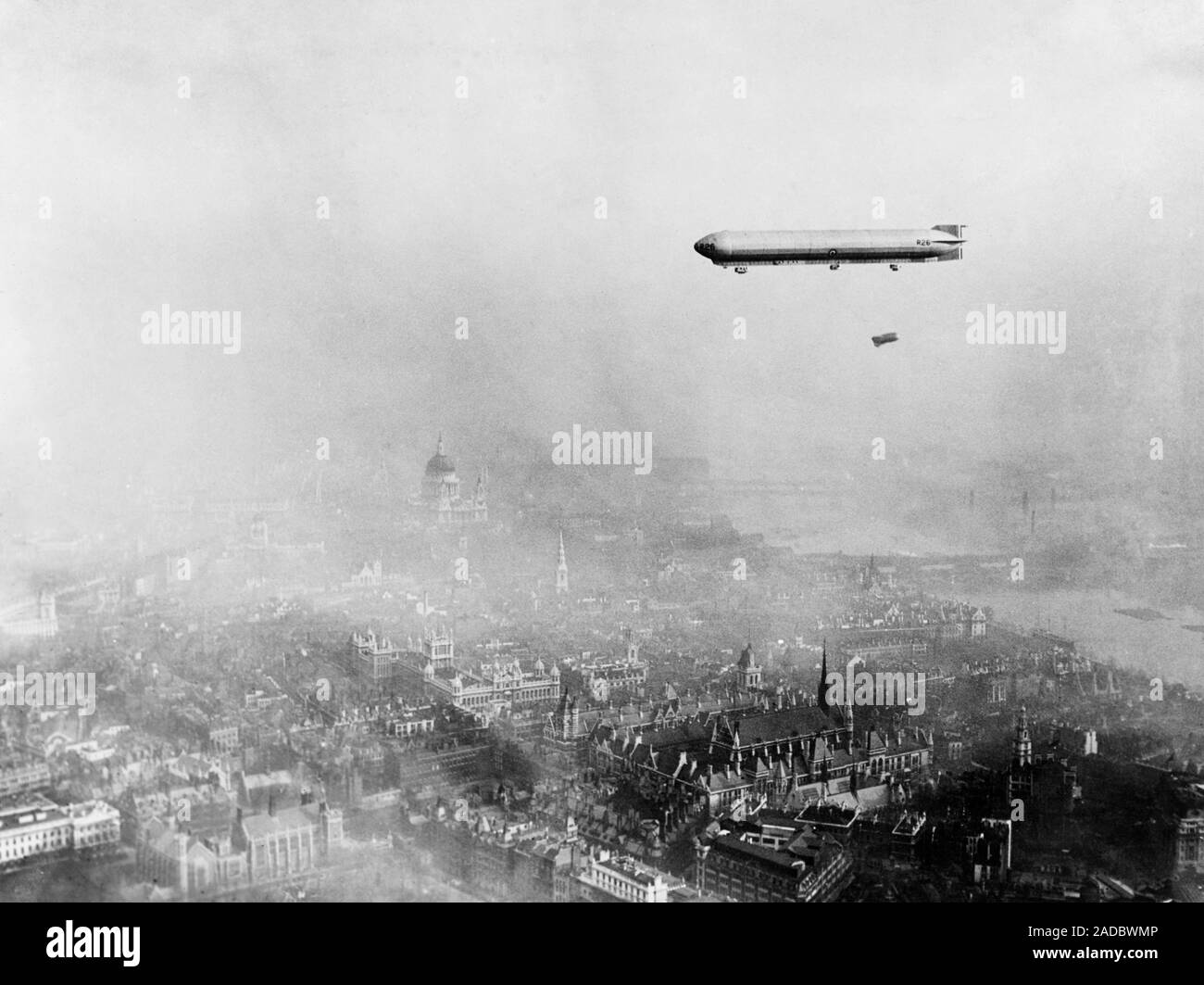 Airship over London. Aerial view of the British R-26 dirigible (airship ...