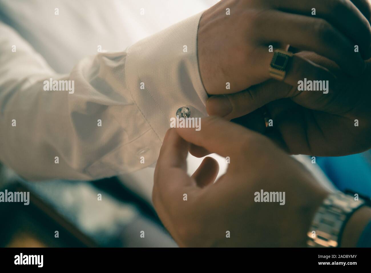 helps groom to put on cufflinks close up Stock Photo - Alamy
