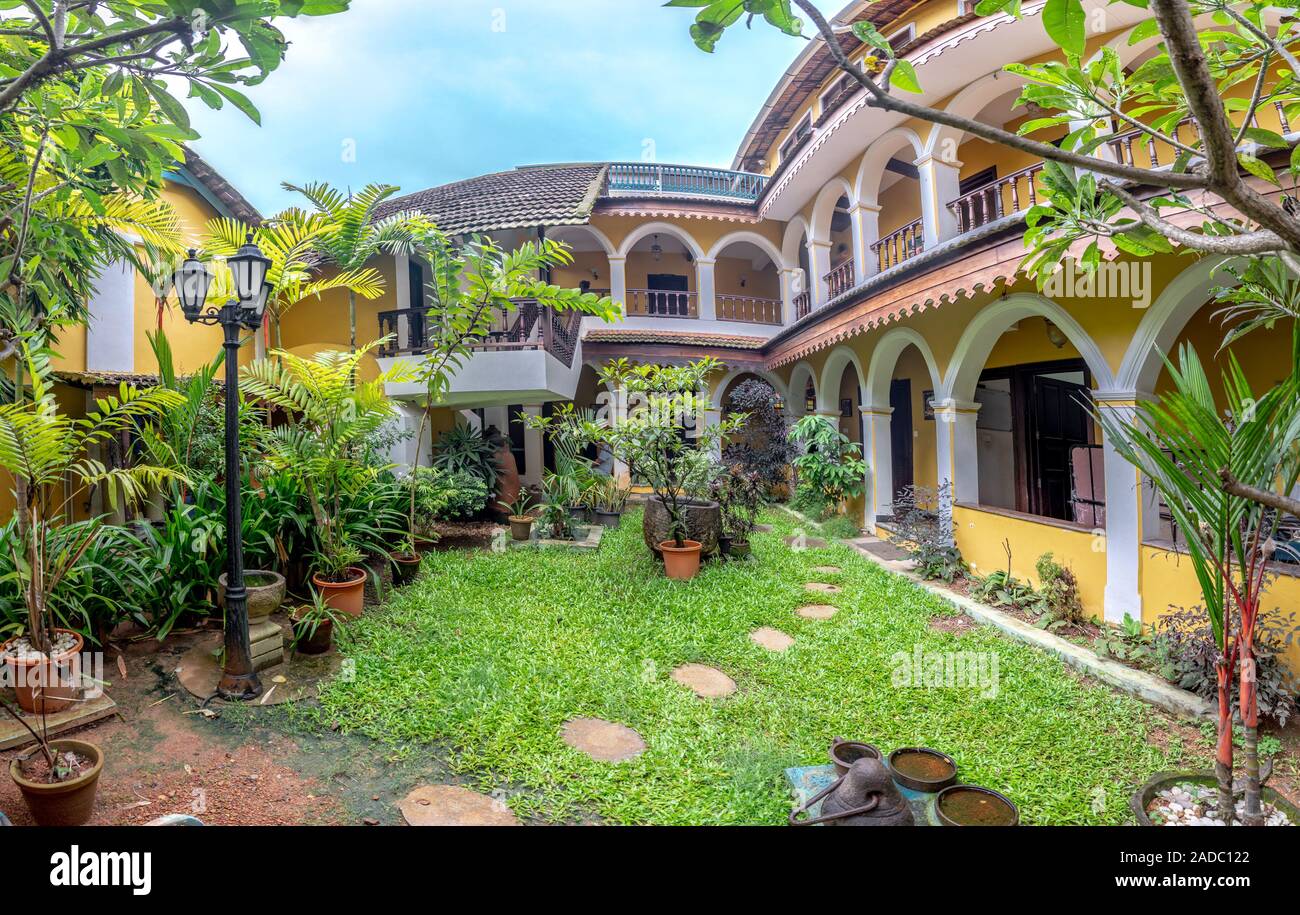 Enclosed courtyards hi-res stock photography and images - Alamy