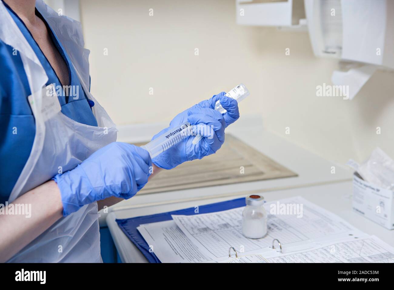 Preparing hospital drugs. Hands of a hospital nurse who is preparing ...