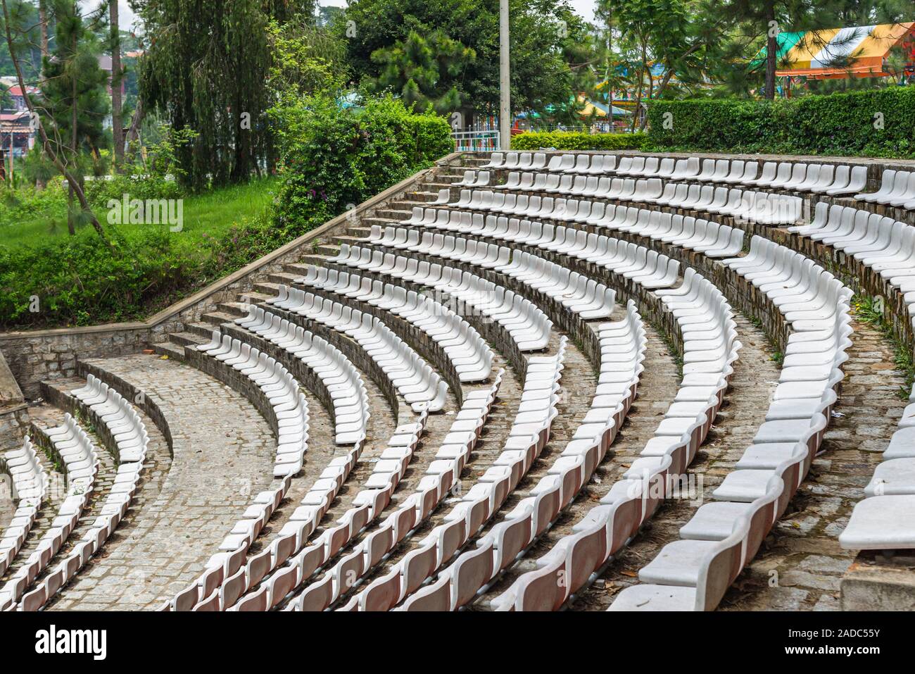 Empty circus arena hi-res stock photography and images - Alamy