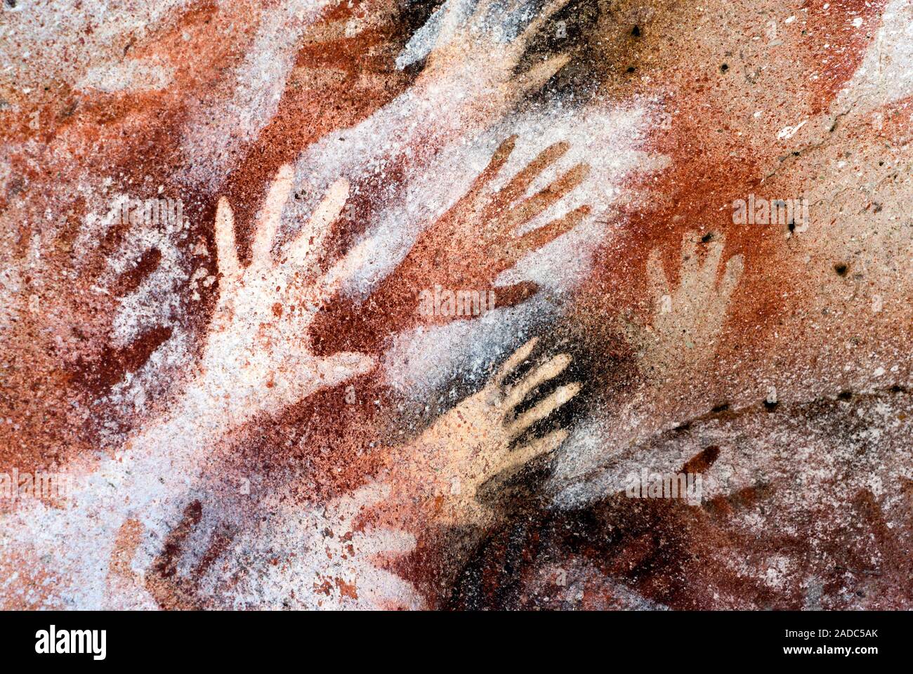 Cave of the Hands (Cueva de las Manos), Rio Pinturas, Patagonia ...