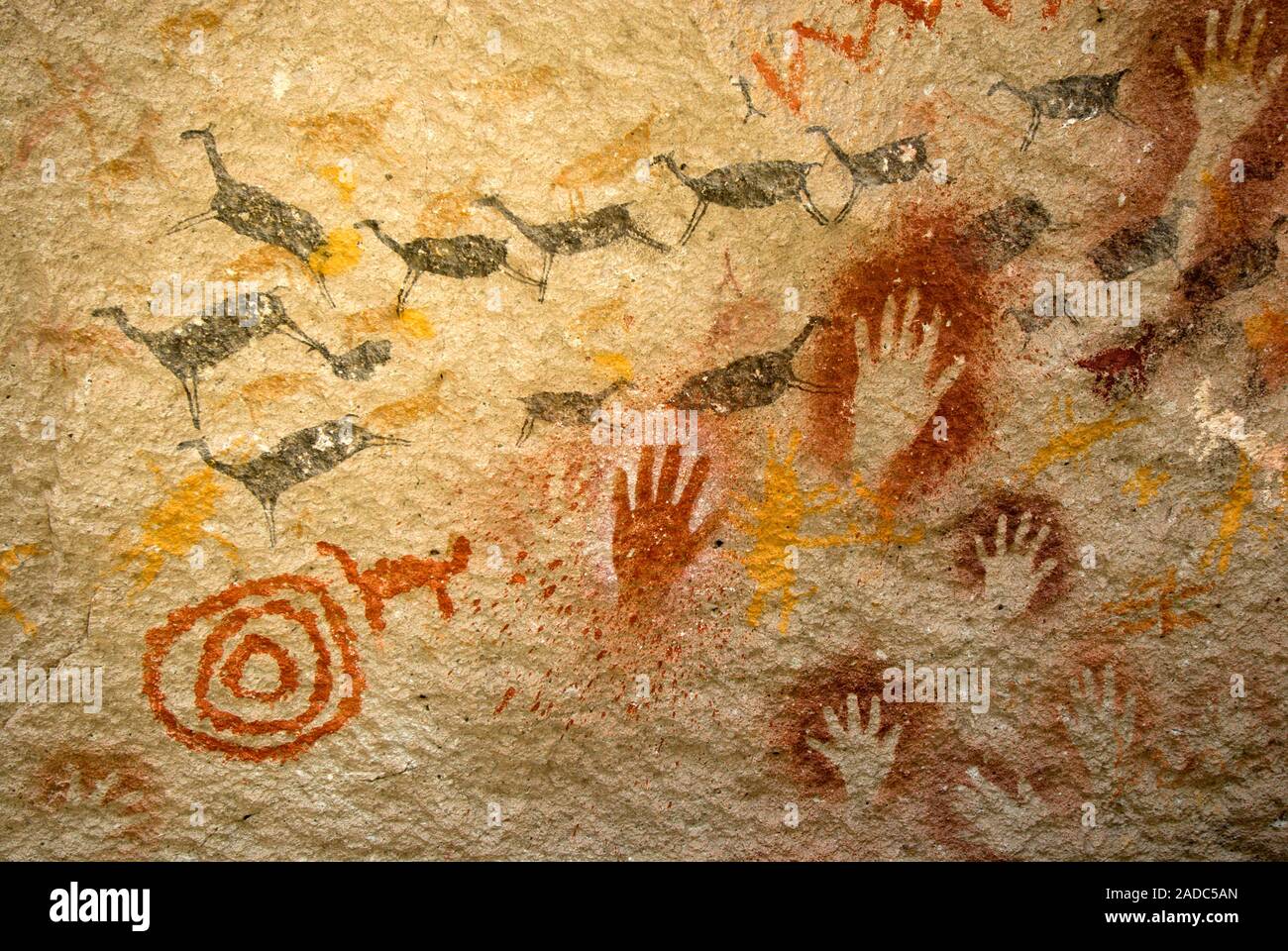 Cave of the Hands (Cueva de las Manos), Rio Pinturas, Patagonia ...