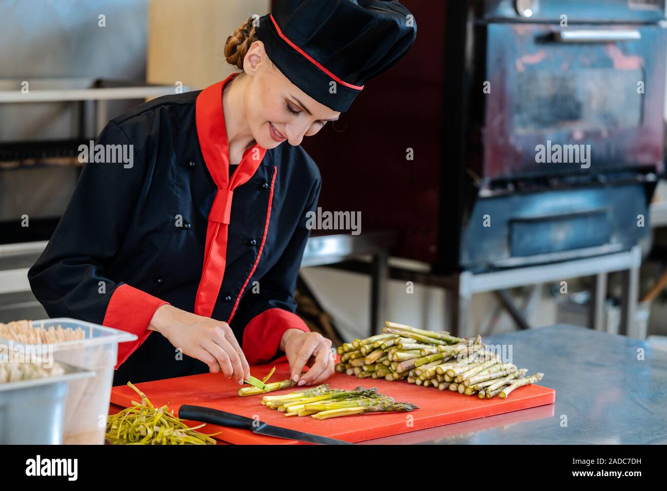Professional head chef hi-res stock photography and images - Alamy