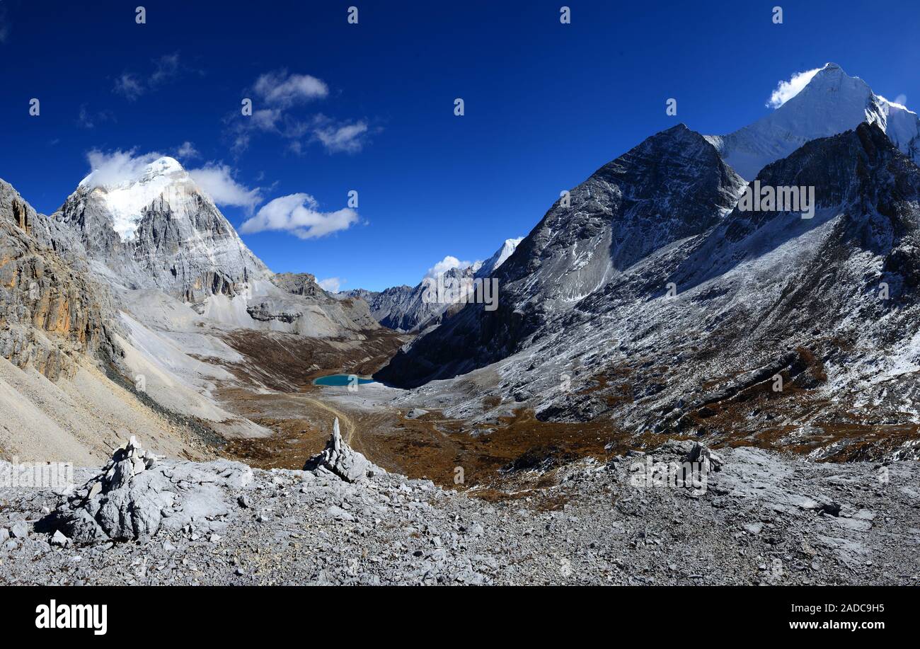 of sichuan province baron mountain pass Stock Photo - Alamy