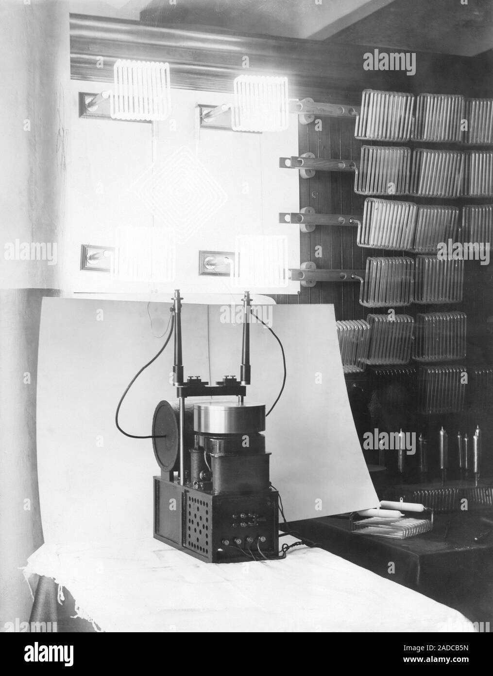 Tesla oscillator and wireless lighting. The oscillator (lower centre ...
