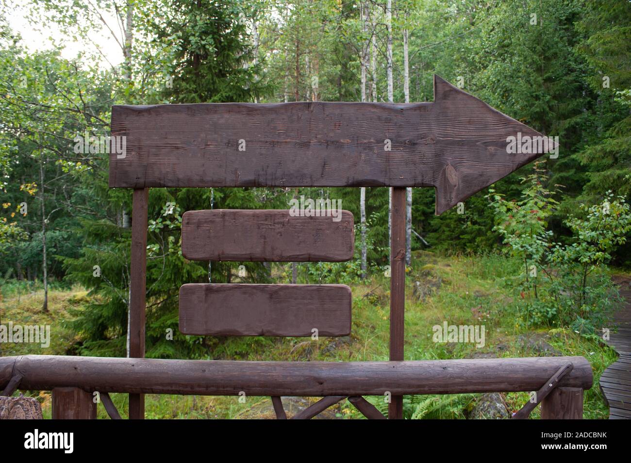 Blank directional arrow sign on nature background. Empty wooden sign ...