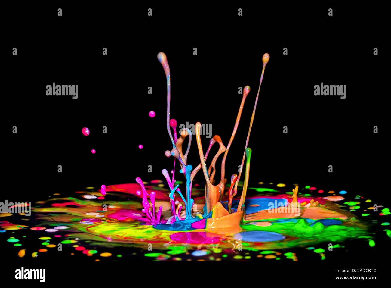 Paint bouncing to sound vibrations from an audio speaker Stock Photo ...