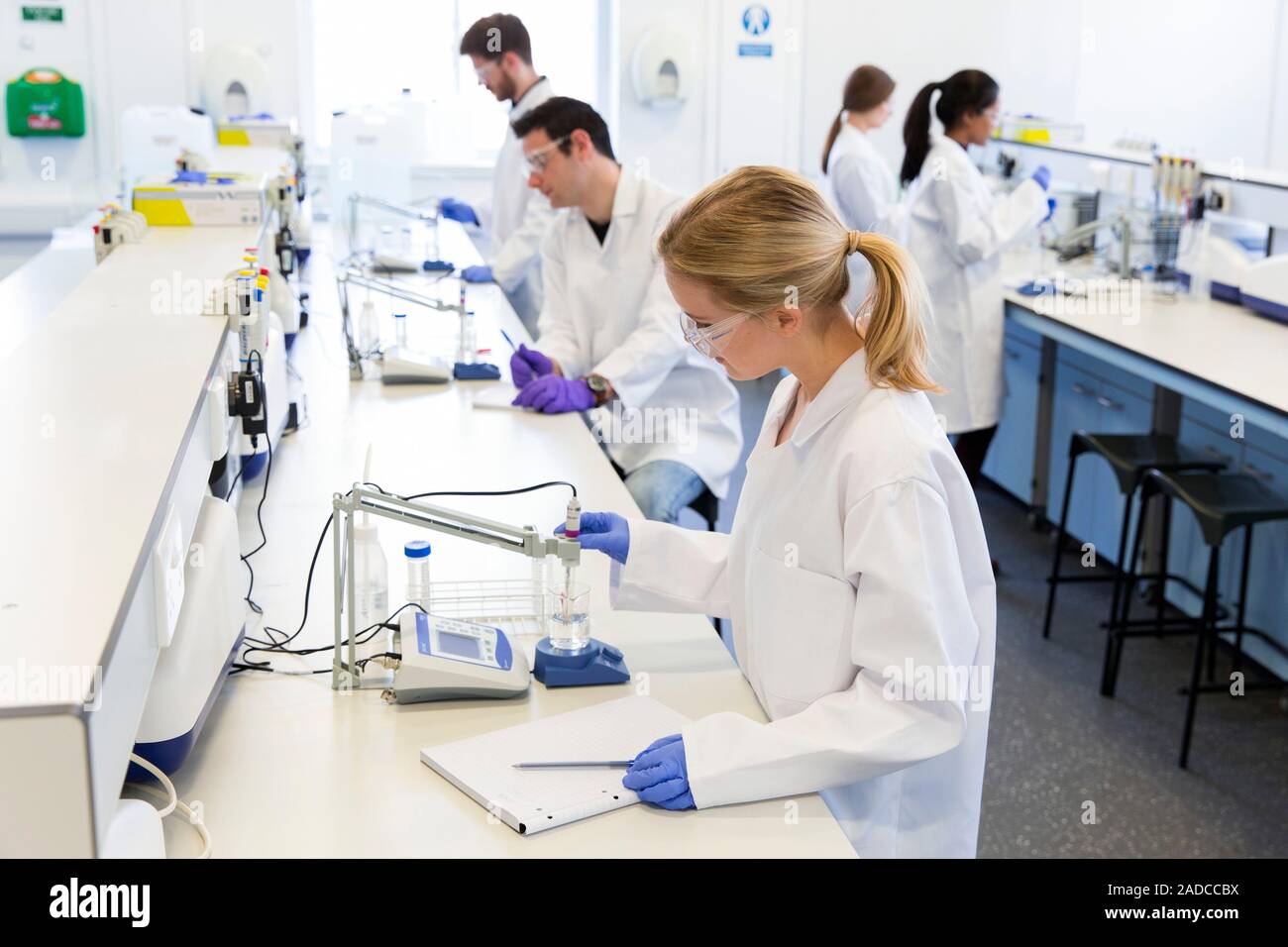 Chemistry students in an undergraduate teaching laboratory using ...
