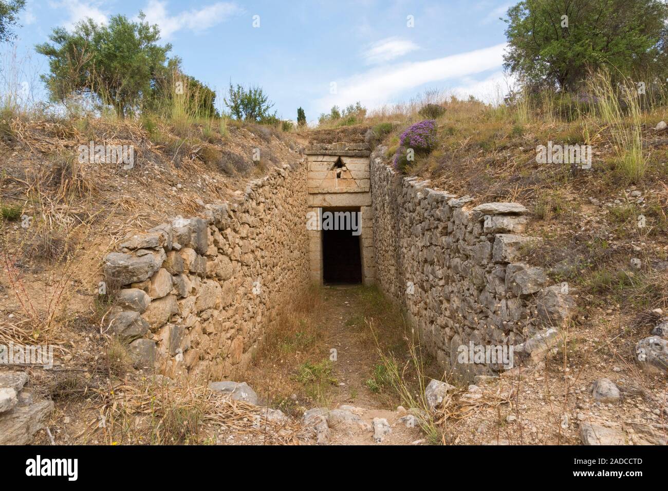 Tholos Tomb interior, Mycenae. Vaulted tholos, or beehive, tombs were ...