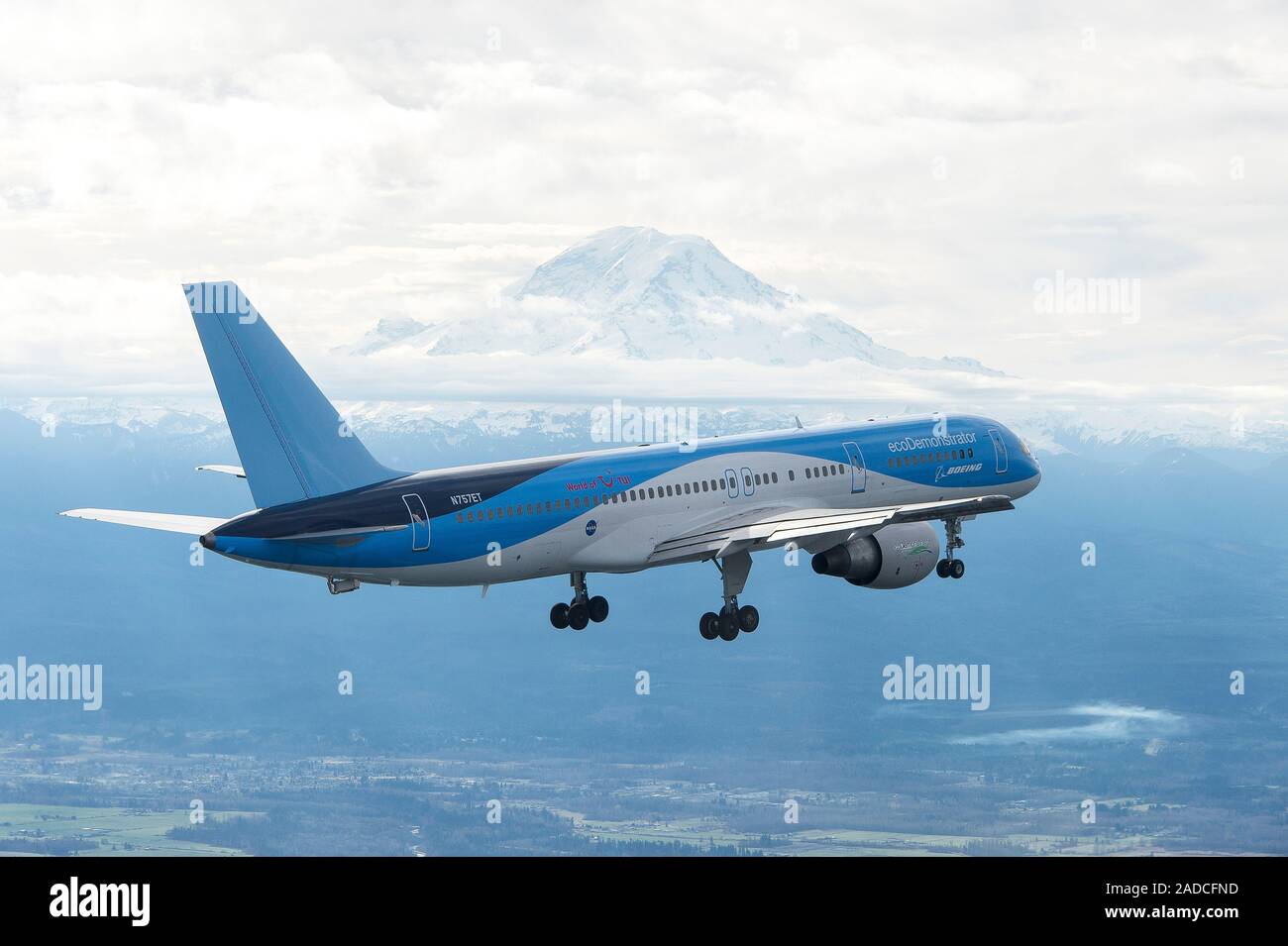 Boeing 757 jet aircraft fuel efficiency research. Test flight by a ...
