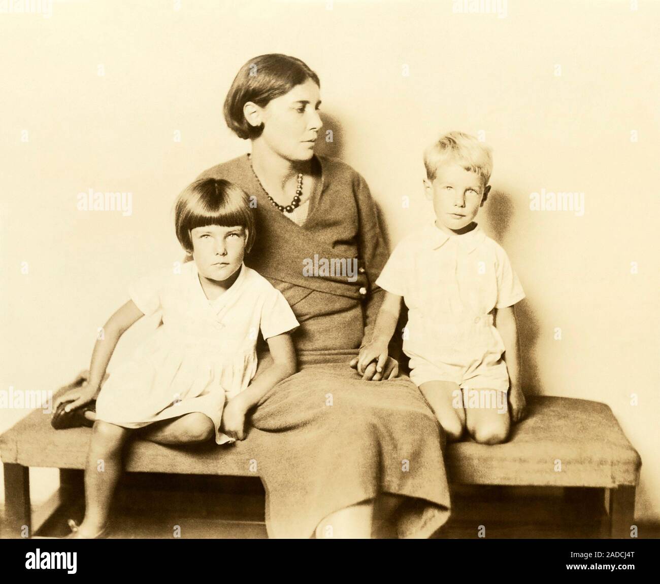Winifred May de Kok and her children. South African-born writer and ...