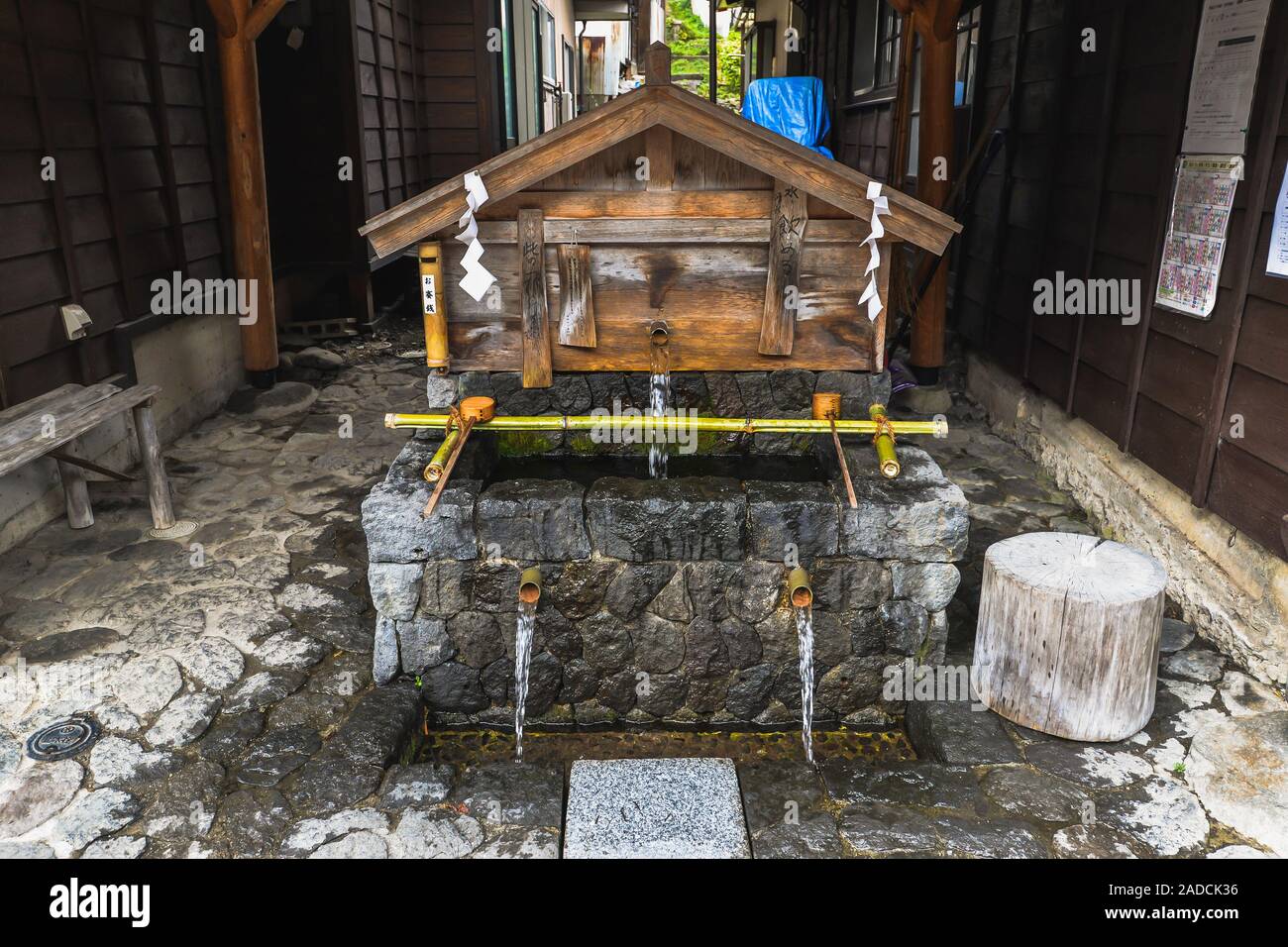 Japan well water house hi-res stock photography and images - Alamy