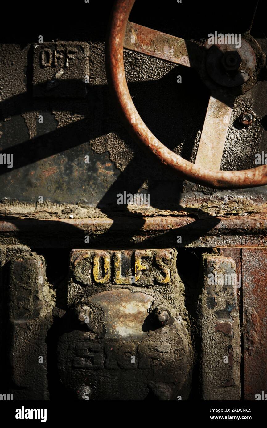 Control wheel on old rusty Coles rail crane Stock Photo - Alamy