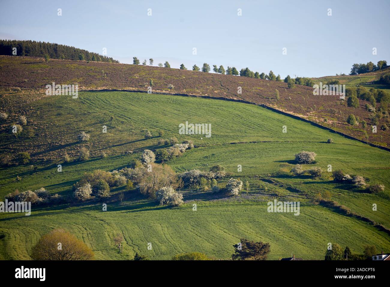Rolling countryside town uk hi-res stock photography and images - Alamy
