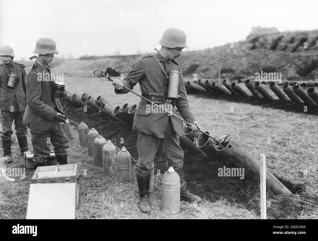 Germans training with gas shells, First World War. German soldiers ...