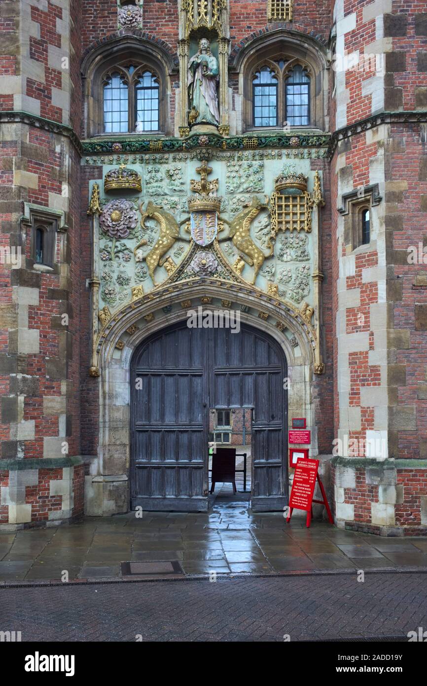 University entrance doors hi-res stock photography and images - Alamy