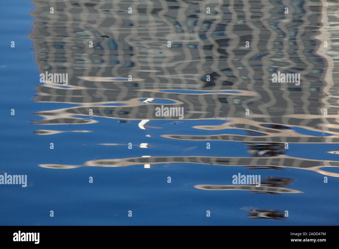 Reflection mirrow hi-res stock photography and images - Alamy