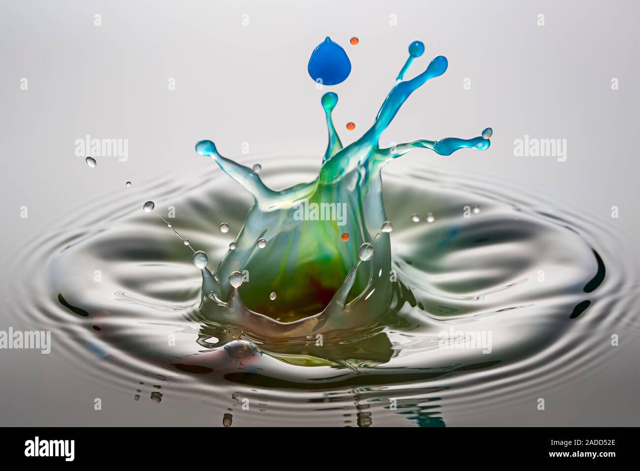 Water drop impact. High-speed photograph of secondary drop formation ...