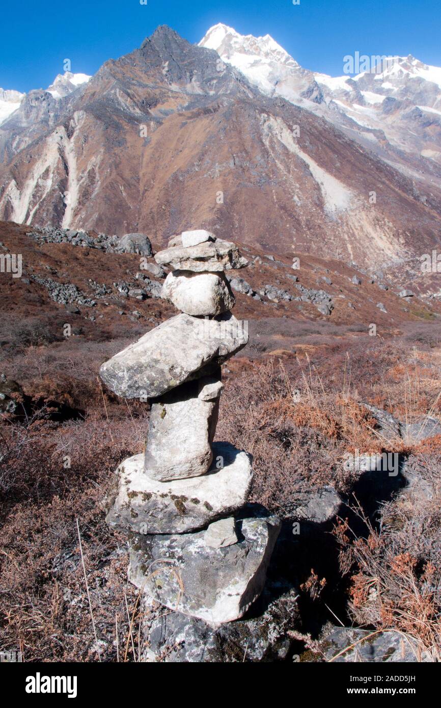 Summit markers hi-res stock photography and images - Alamy