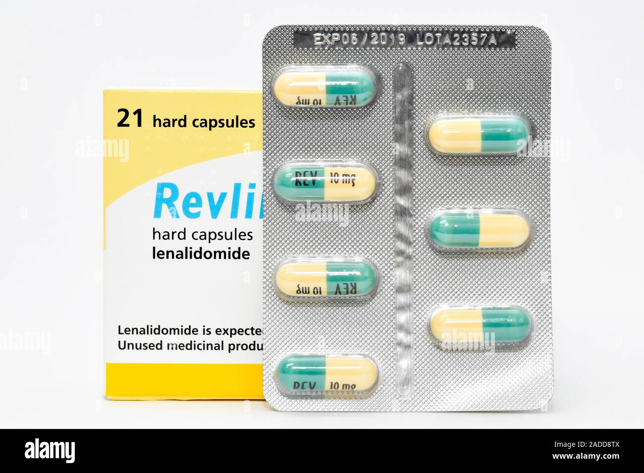 Lenalidomide cancer drug capsules. Box and blisterpack of the drug lenalidomide, marketed under ...