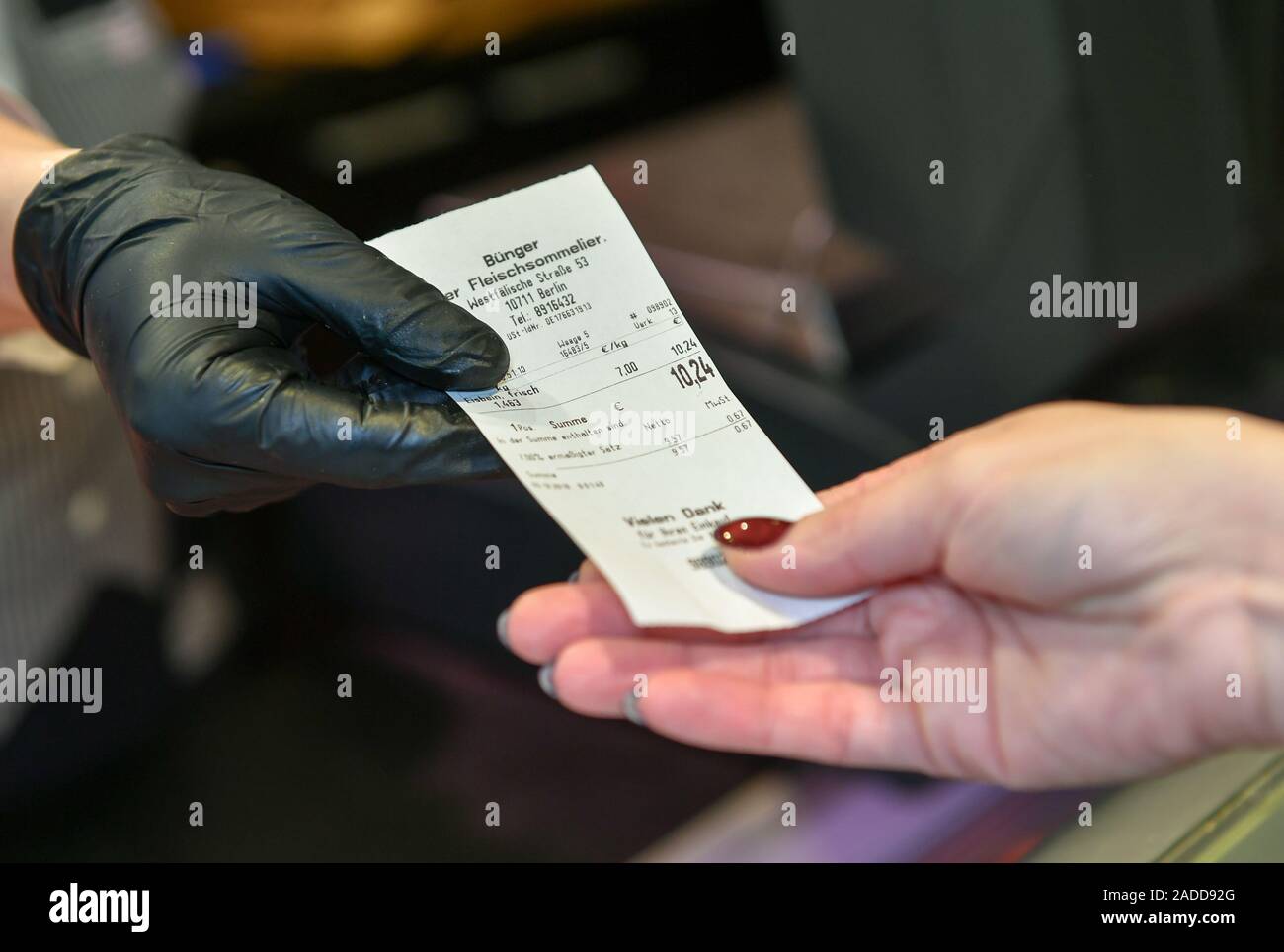 Butchers assistant hi-res stock photography and images - Alamy