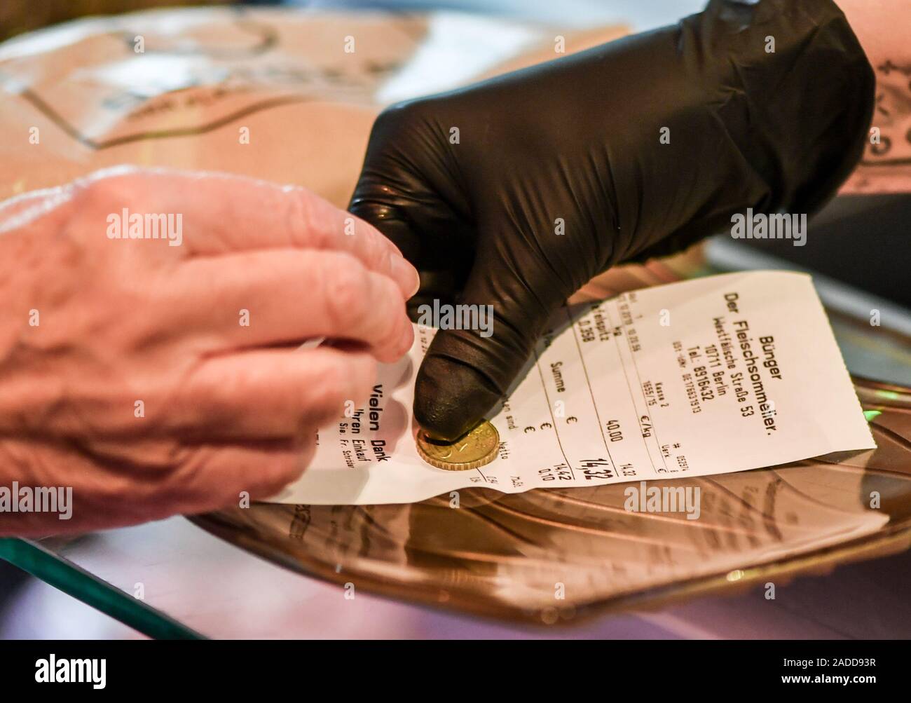 Reporting on change hi-res stock photography and images - Alamy