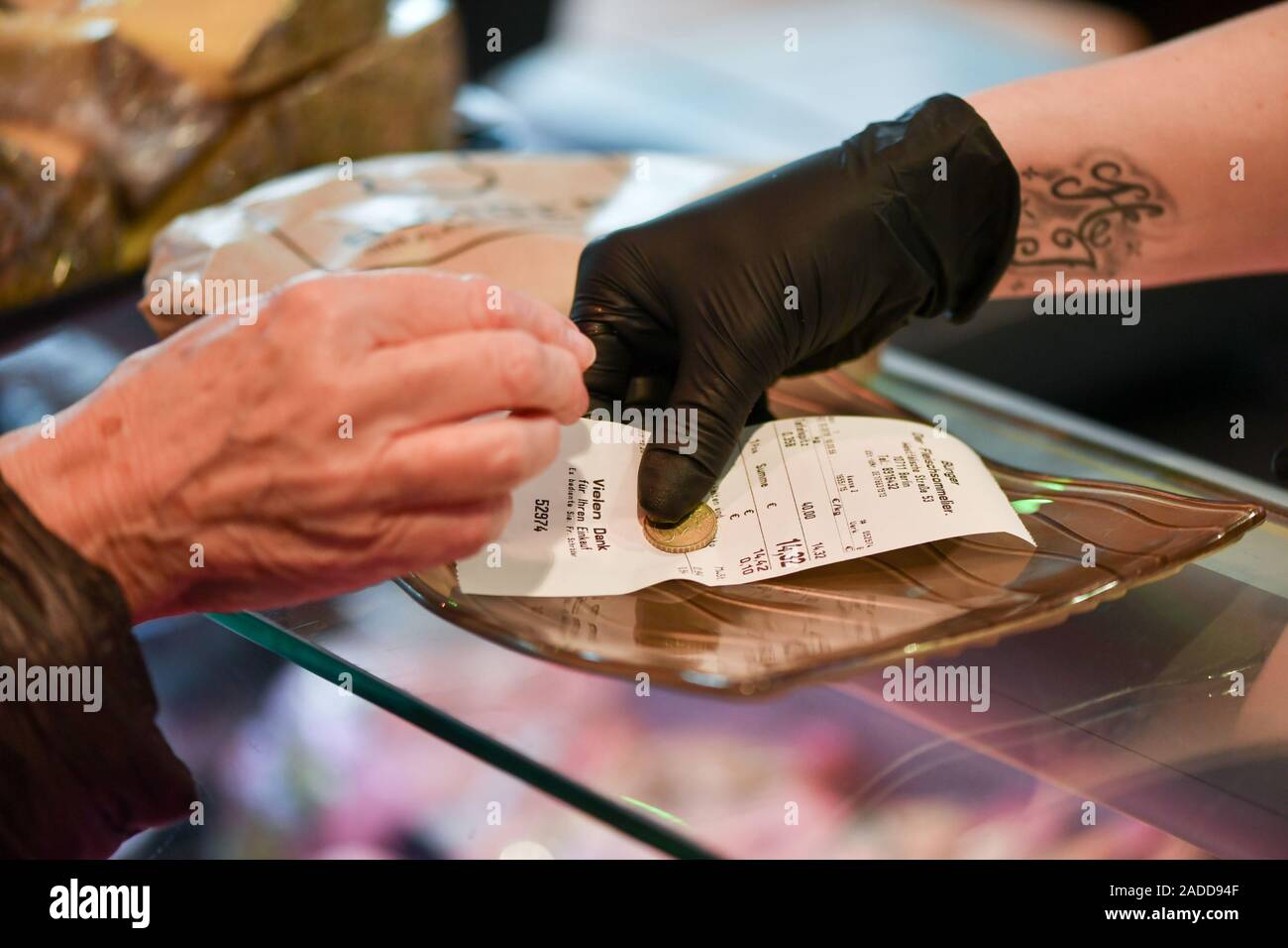 Reporting on change hi-res stock photography and images - Alamy