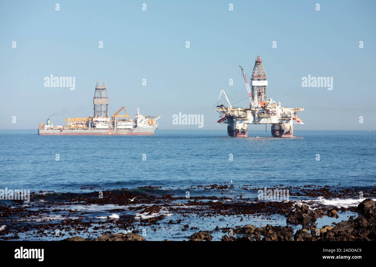 Oil rig and drillship at sea. View of the Transocean 'Development ...