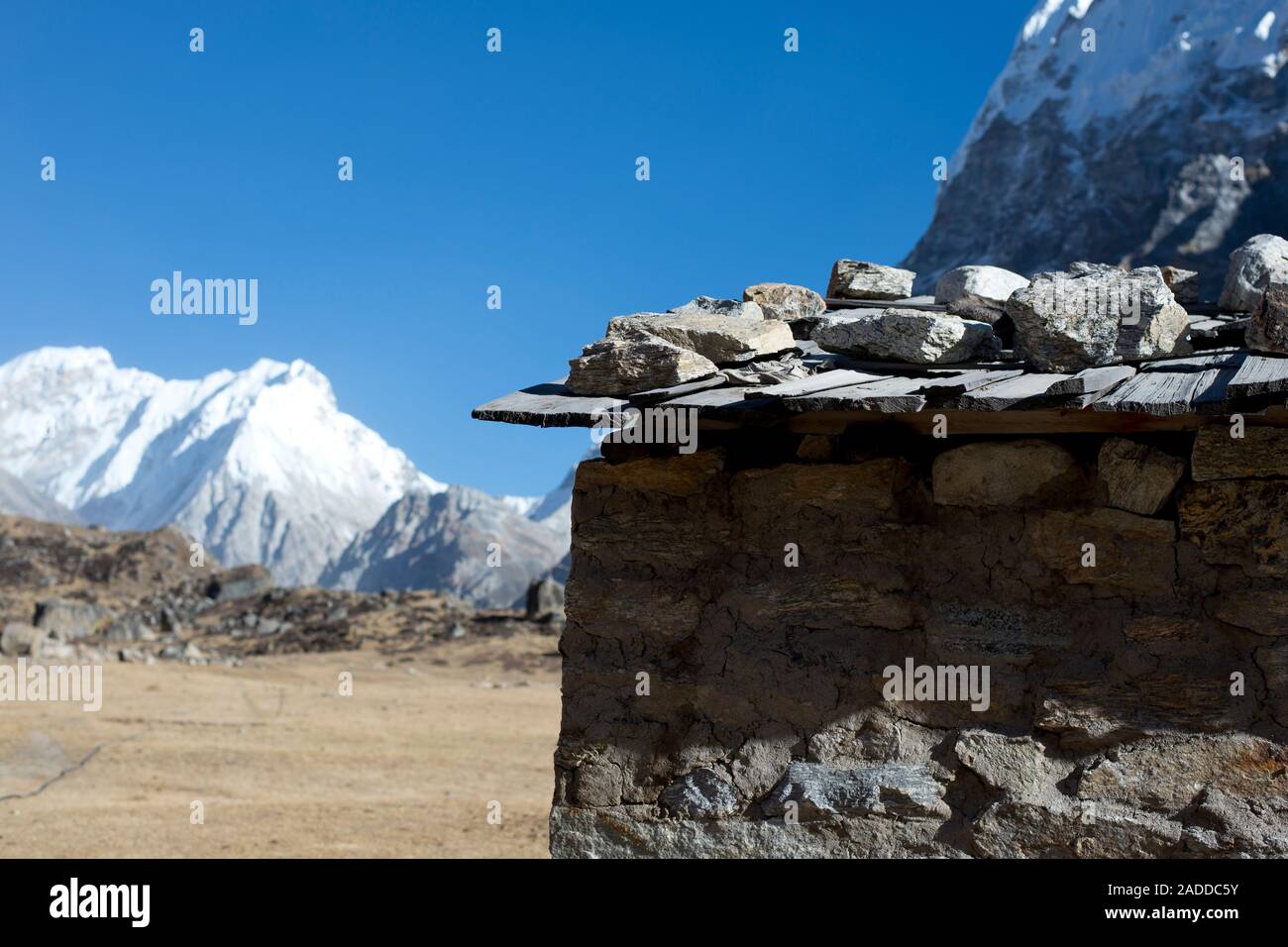 Nepal peak hi-res stock photography and images - Alamy