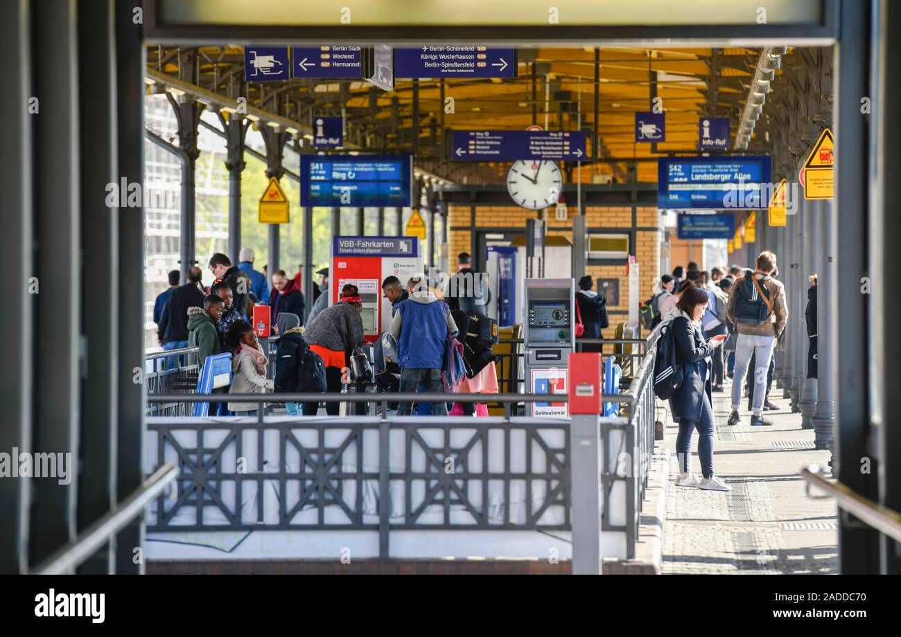 S bahnsteig hi-res stock photography and images - Alamy