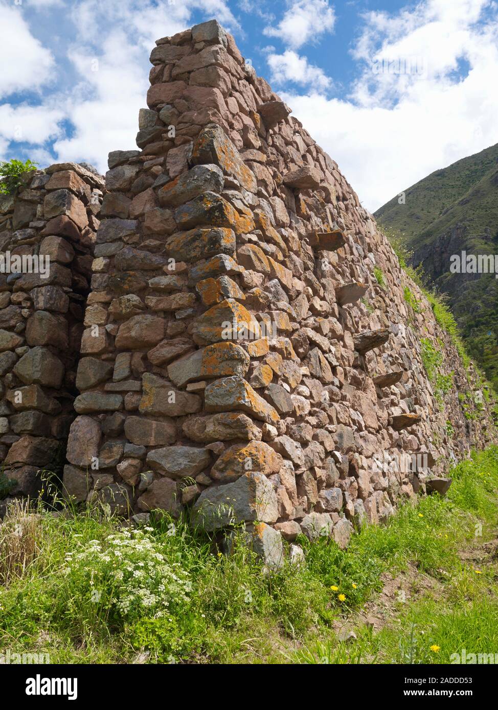 Inca ruins. Wall at the Incan archaeological site at Urco, Peru Stock ...