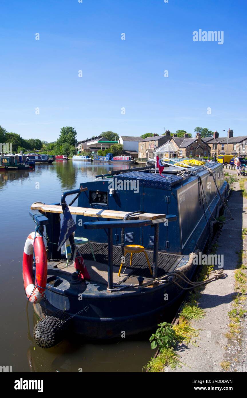 Narrowboat moored at a turning basin for canal boats on the Lancaster ...