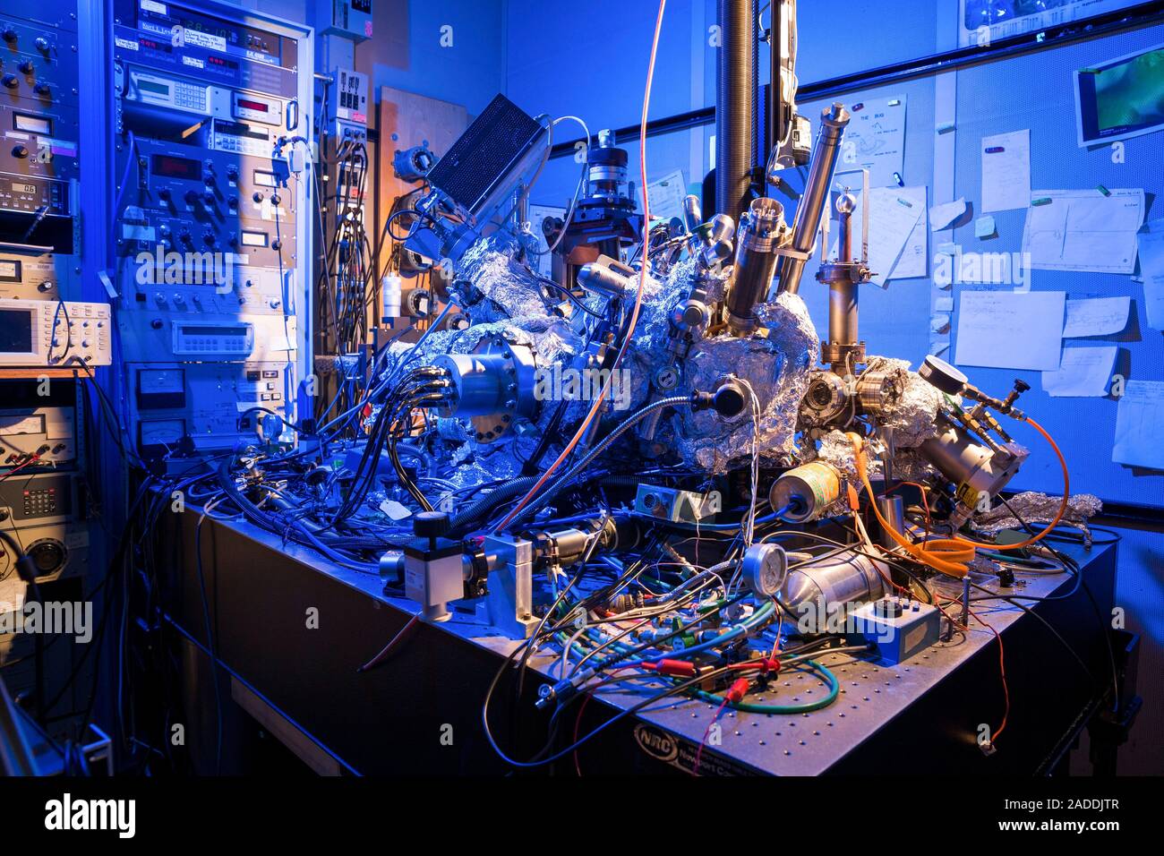 Scanning tunneling microscope, IBM research. The scanning tunelling ...