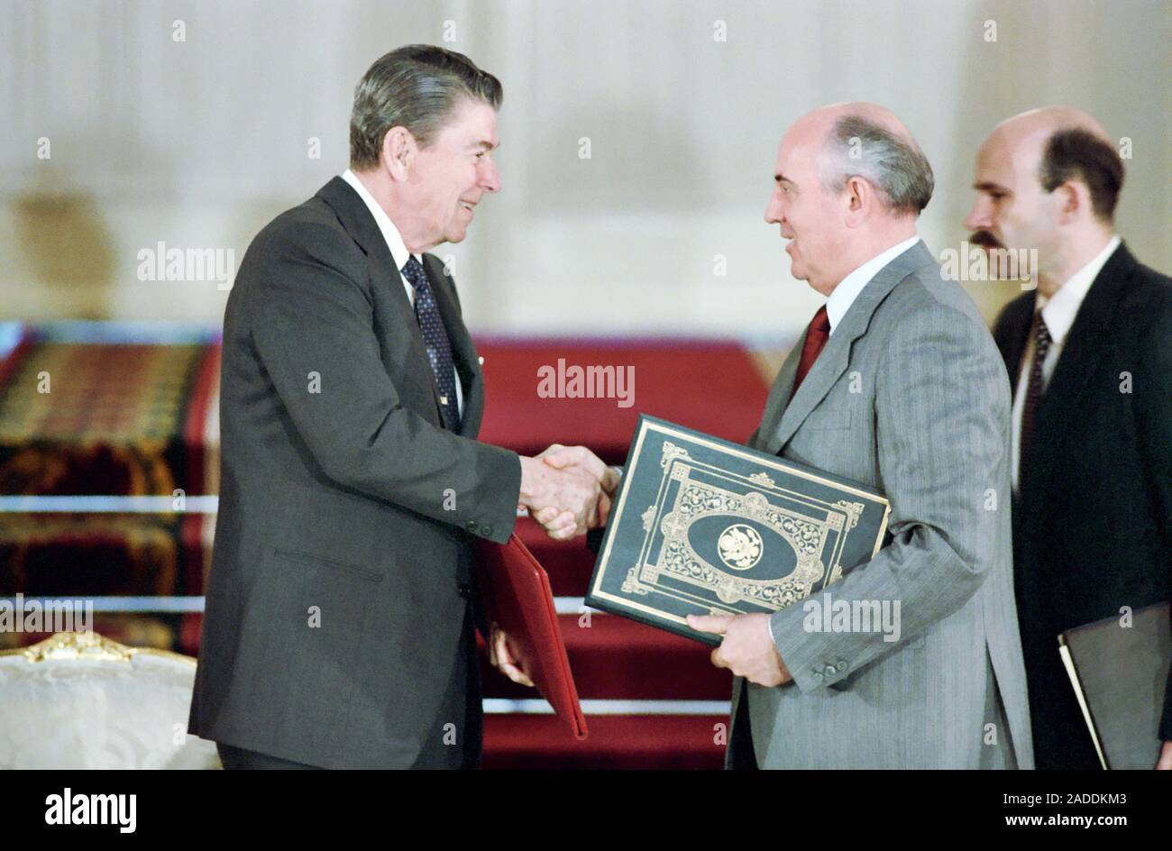US President Ronald Reagan (left) and Soviet General Secretary Mikhail ...