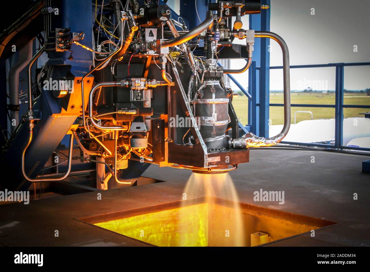 SpaceX SuperDraco engine testing. SuperDraco engine being hot-fired at ...