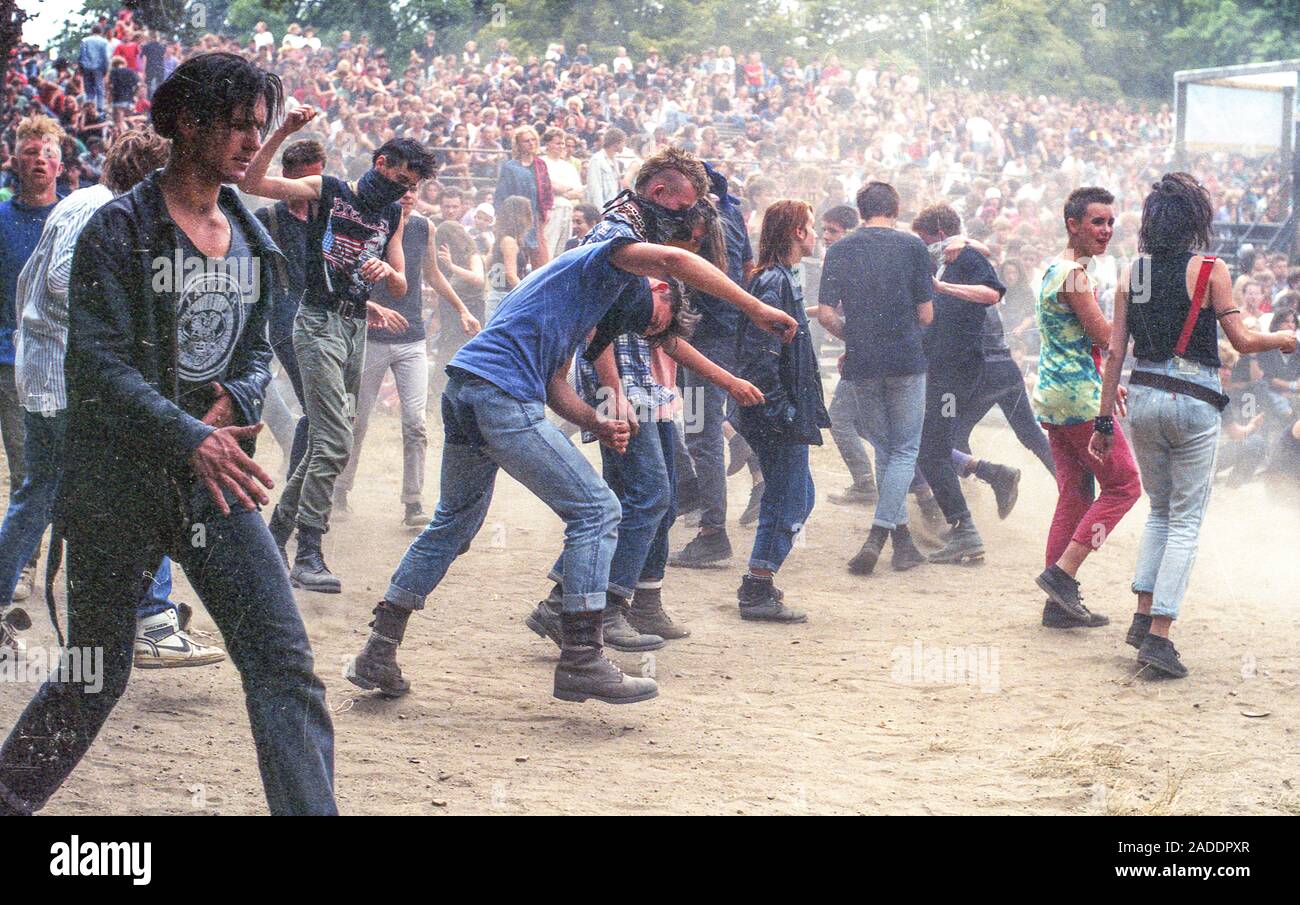 Punk band 1991 hi-res stock photography and images - Alamy
