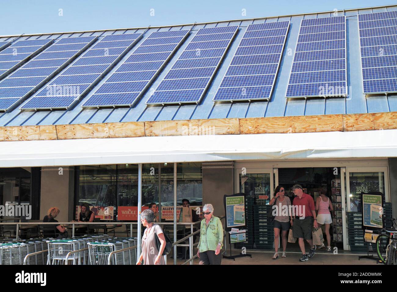 Solar panels on the roof of a supermarket, Miami Beach, Florida, USA ...
