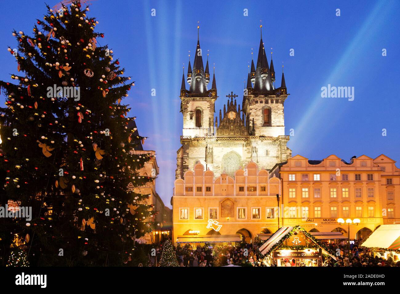 Old Town square, Christmas market in Prague (UNESCO), Czech republic ...