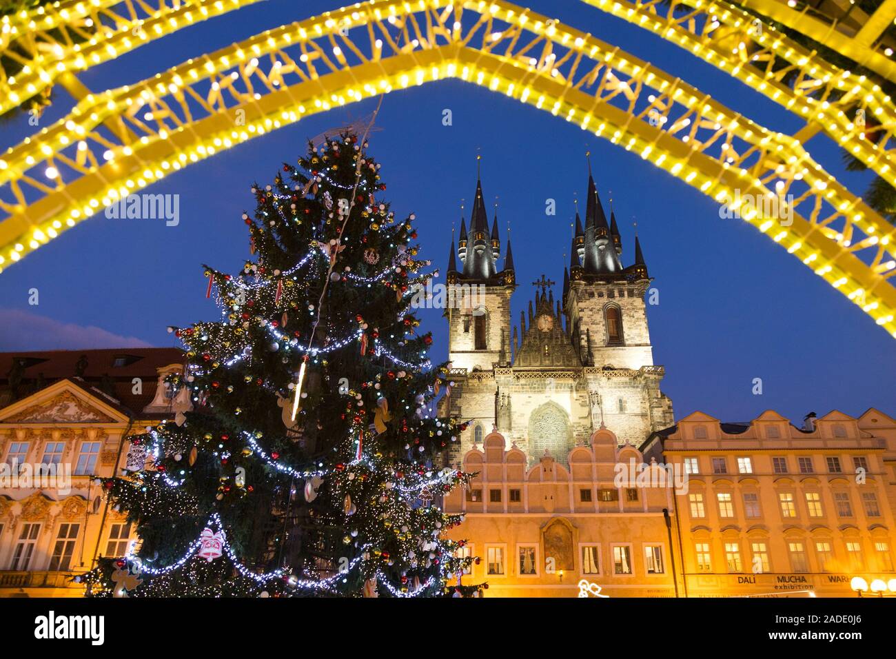 Old Town square, Christmas market in Prague (UNESCO), Czech republic ...