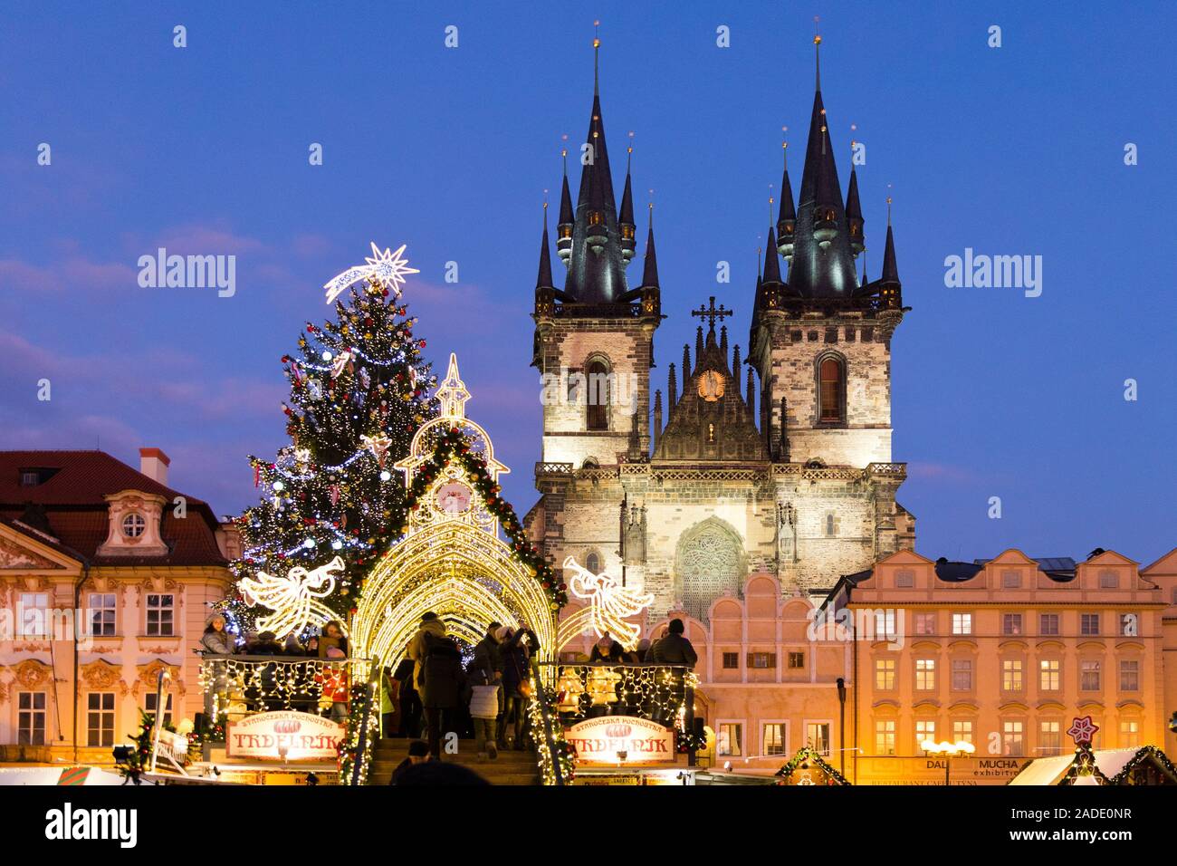 Old Town square, Christmas market in Prague (UNESCO), Czech republic ...