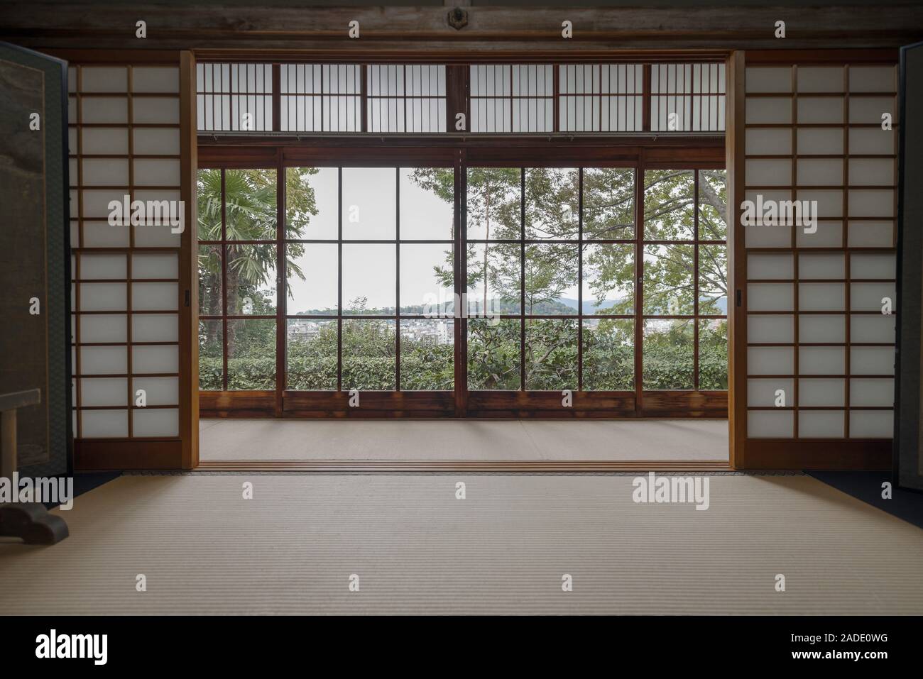 Shoji tatami sliding door hi-res stock photography and images - Alamy