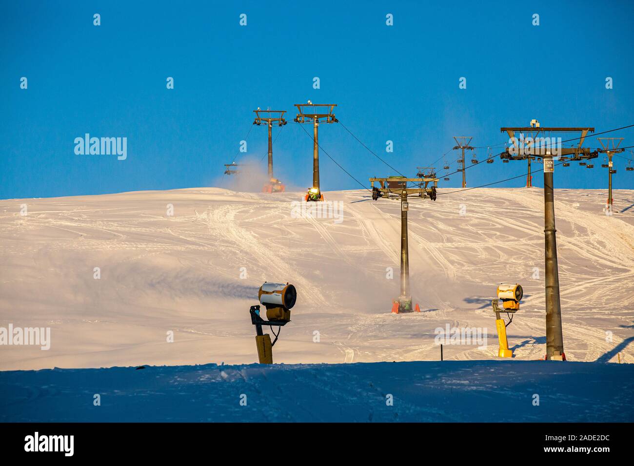 Feldberg, Germany. 04th Dec, 2019. Snow cannons snow a slope between ...