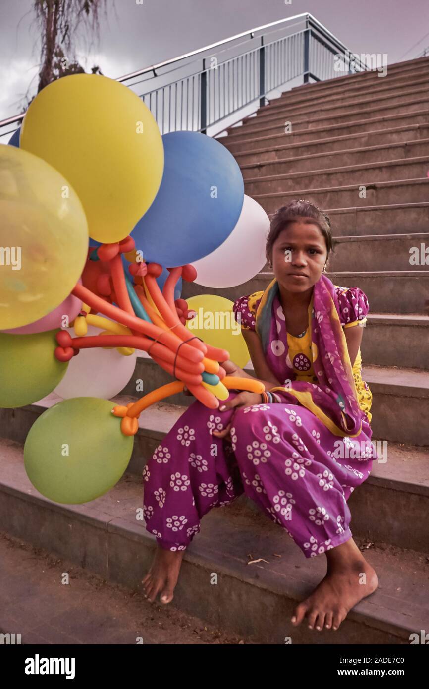 Indian balloon vendor hi-res stock photography and images - Alamy