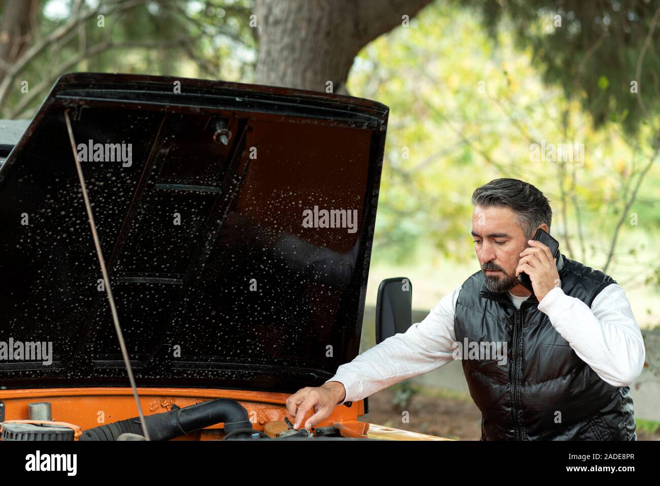 Car broke down hi-res stock photography and images - Alamy