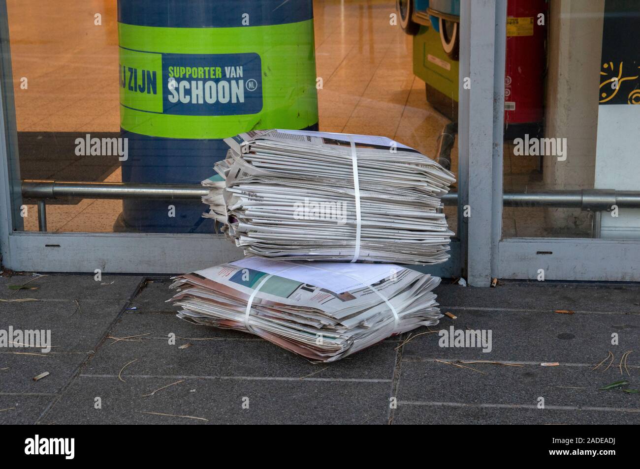 Delivering newspapers hi-res stock photography and images - Alamy
