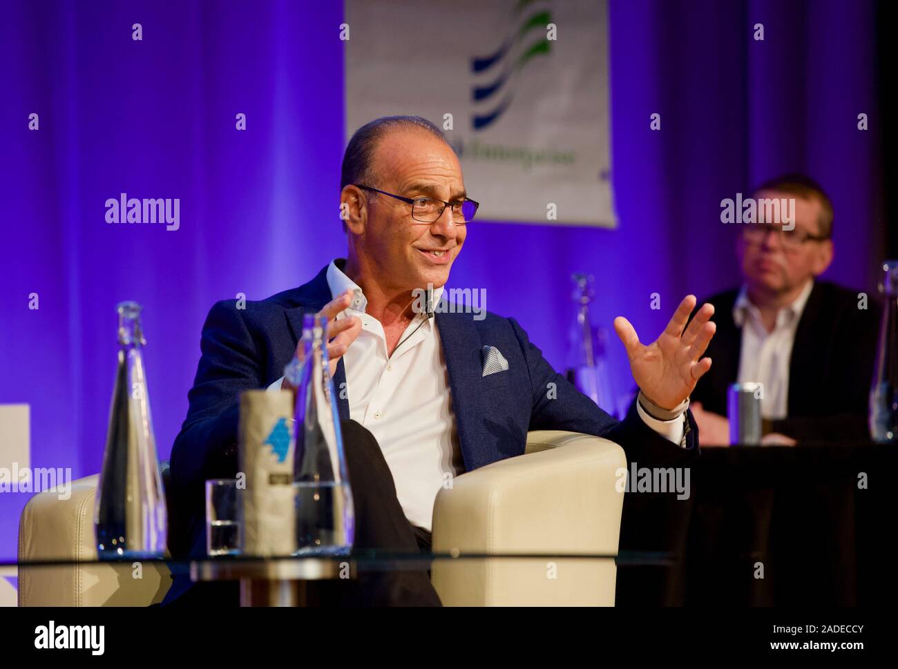 Dragon's den tv series hi-res stock photography and images - Alamy