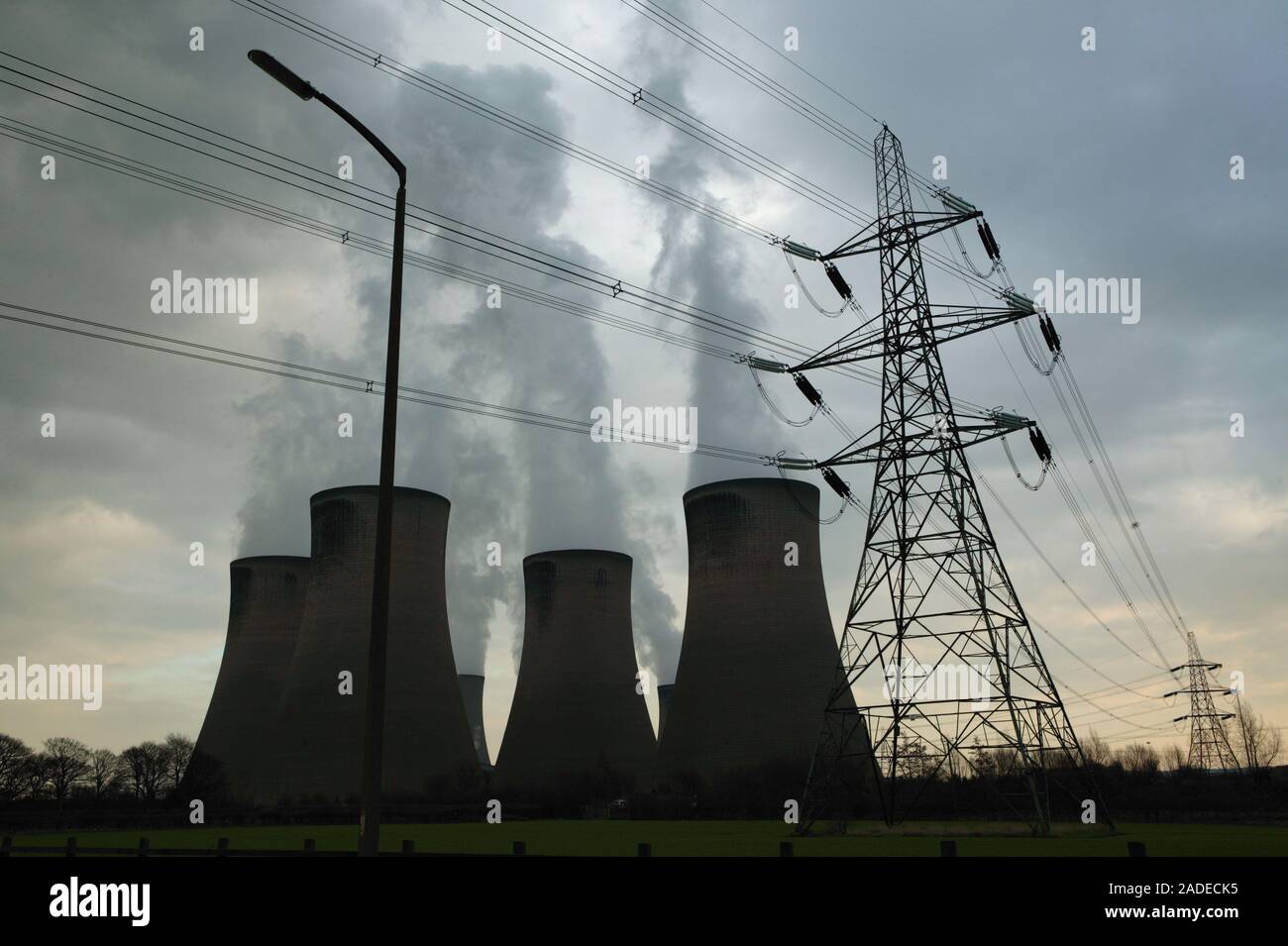 Fiddler's Ferry power station Stock Photo - Alamy