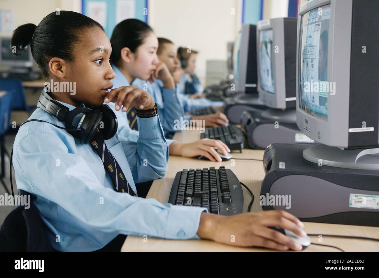 Secondary school students in computer assisted language learning lesson ...