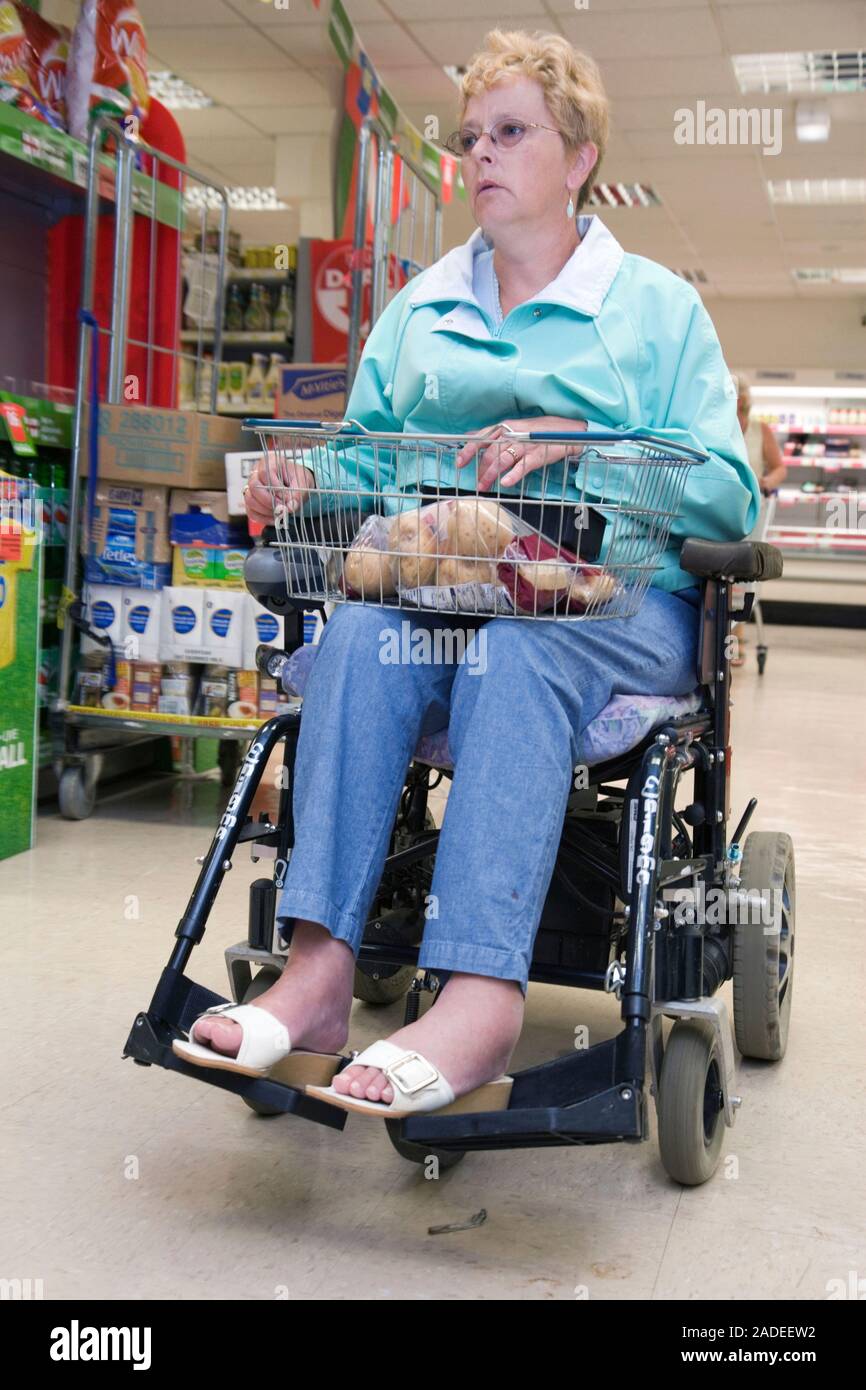 Woman wheelchair user shopping in a supermarket Stock Photo - Alamy